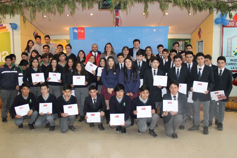 Estudiantes de La Unión recibieron Beca de Apoyo a la Retención Escolar