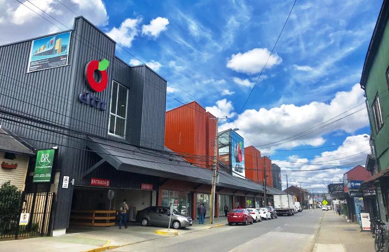 Muchas ofertas y variedad de productos en una céntrica ubicación ...