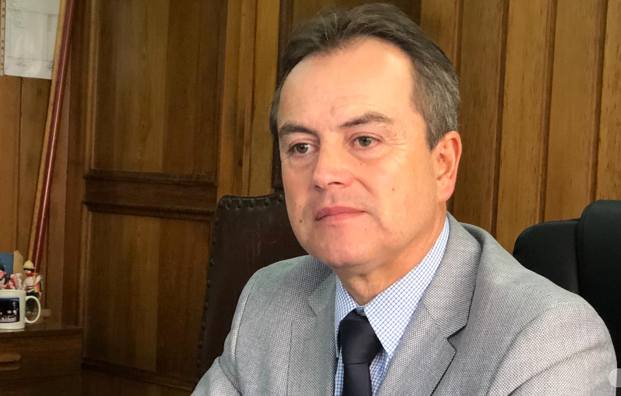 Alcalde Reyes se muestra a favor del límite a la reelección pero ...