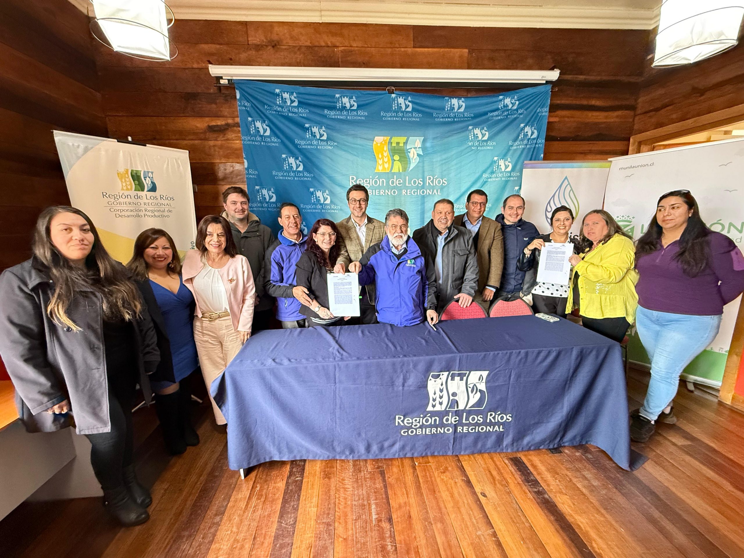 En La Unión Gobierno Regional y Suralis firman convenio para ampliar ...