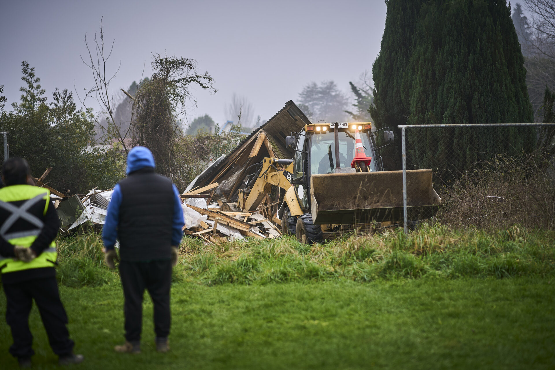 Municipio de Valdivia ejecuta demolición y elimina foco de inseguridad ...